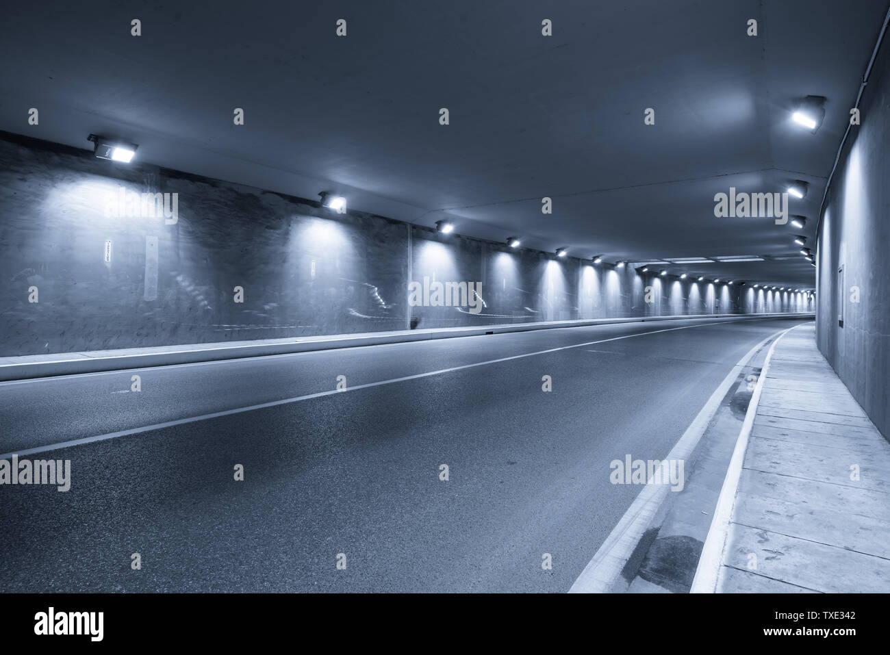 Fast traffic light perspective view long asphalt sports expressway hi ...