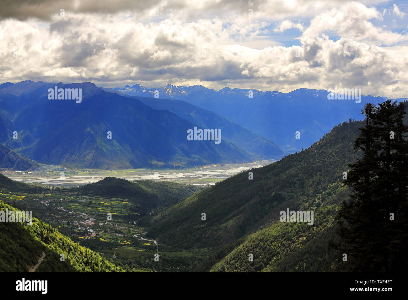 Scenery of Yingzhi Lulang Linhai in Tibet Autonomous Region Stock Photo ...