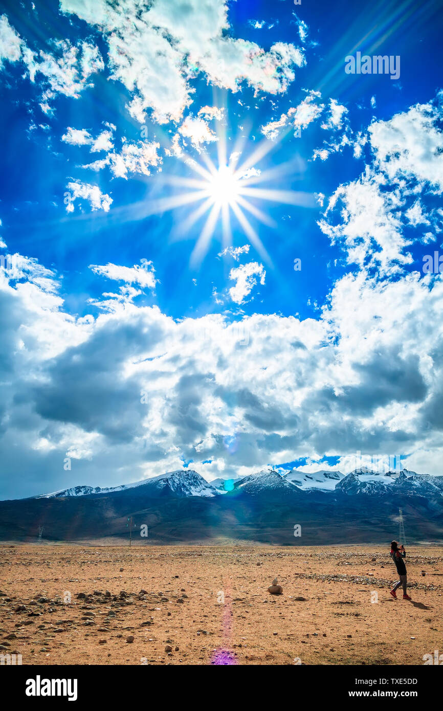 The tangula mountains hi-res stock photography and images - Alamy