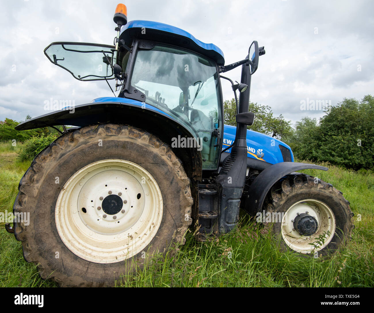 Tractor cows field england hi-res stock photography and images - Alamy