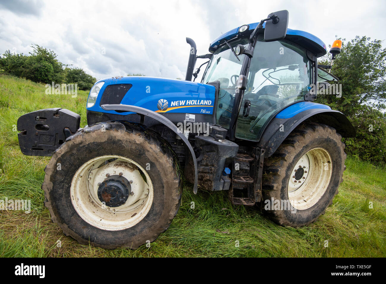 Empty tractor farm hi-res stock photography and images - Alamy