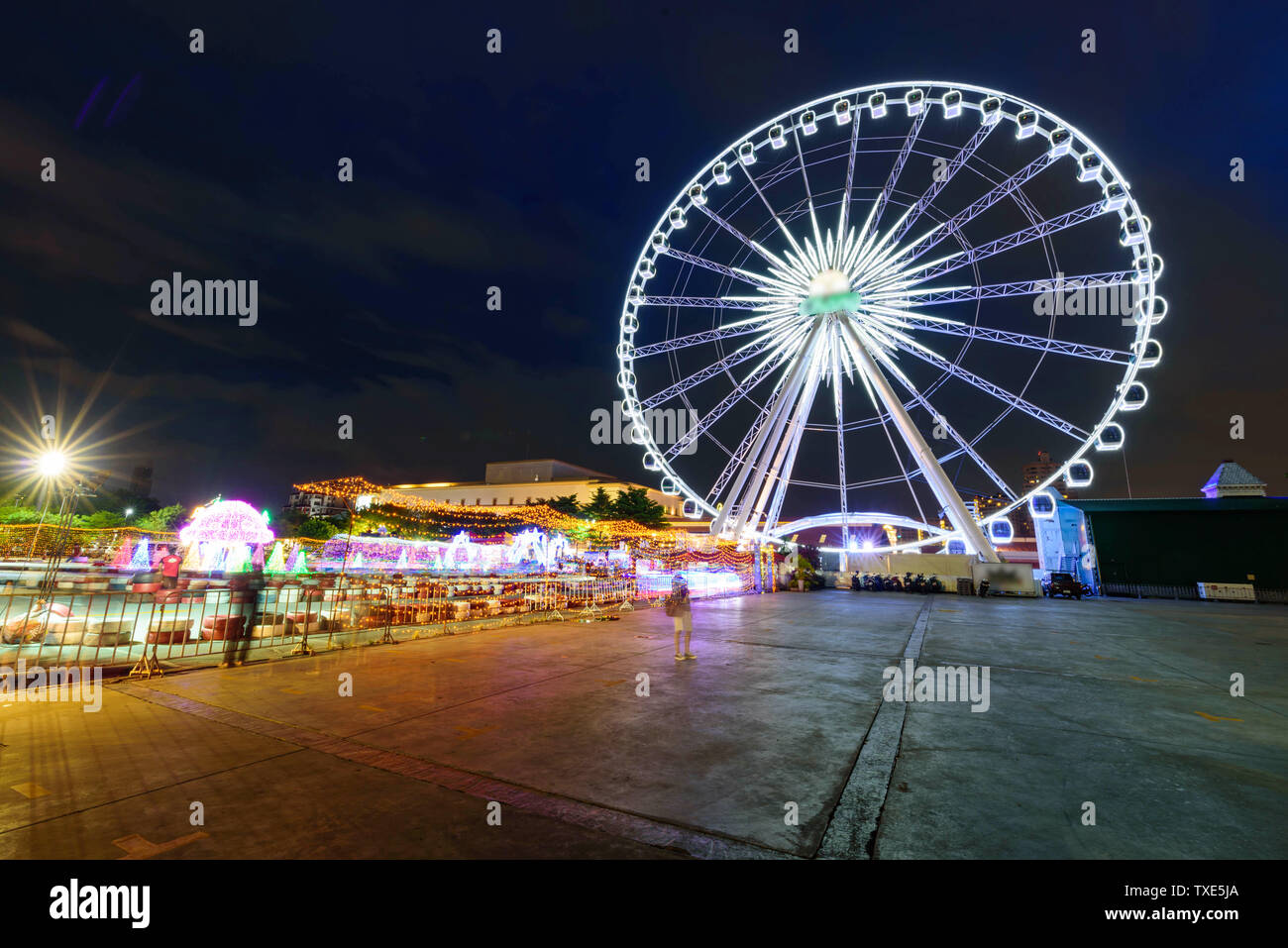 Blur rotate moving of Ferris wheel with lighting at carnival park in ...