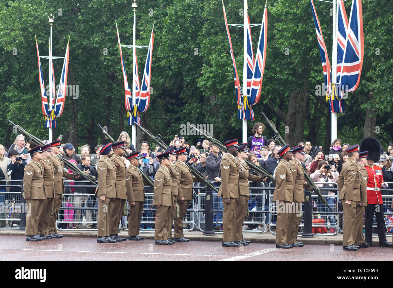 British Soldiers On Parade Stock Photos & British Soldiers On Parade ...