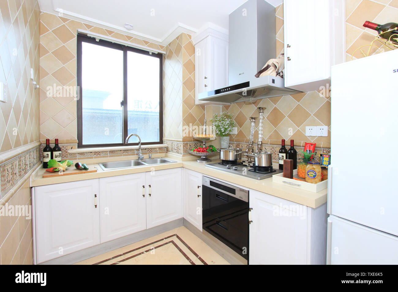 Kitchen interior decoration, interior design, as a delicious kitchen to ...