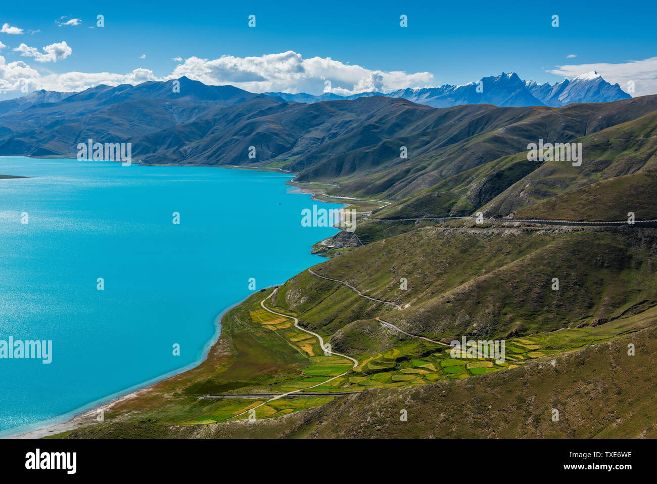 Tibet mountains south of yanghu lake scenery hi-res stock photography ...