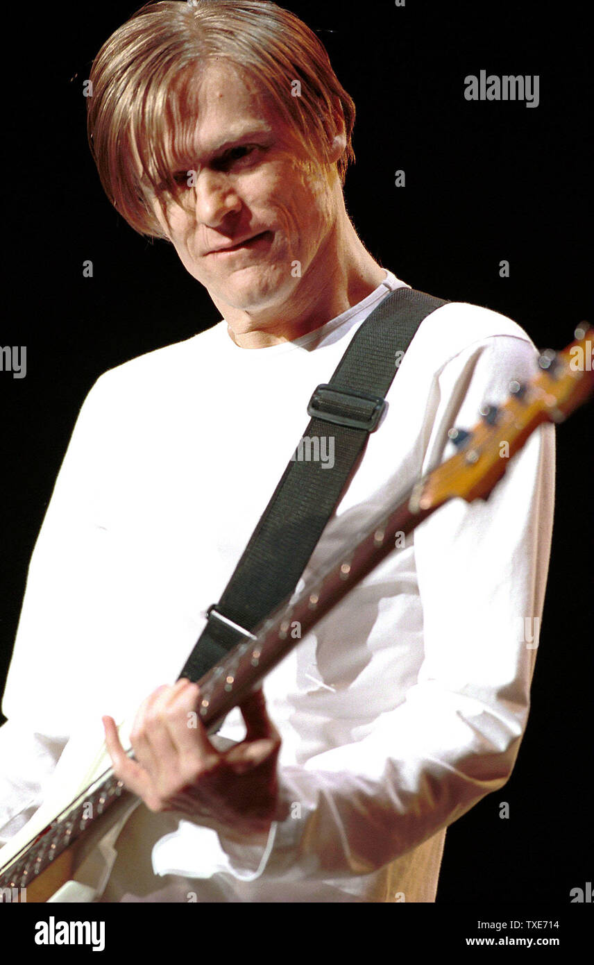 VAN2000012411 - 24 JANUARY 2000 - VANCOUVER, BC, CANADA: Bryan Adams ...