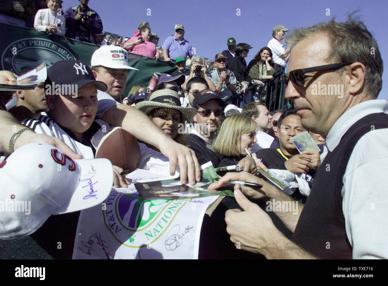 PBP2000020208 - 02 FEBRUARY 2000 - PEBBLE BEACH, CALIFORNIA, USA: Actor ...