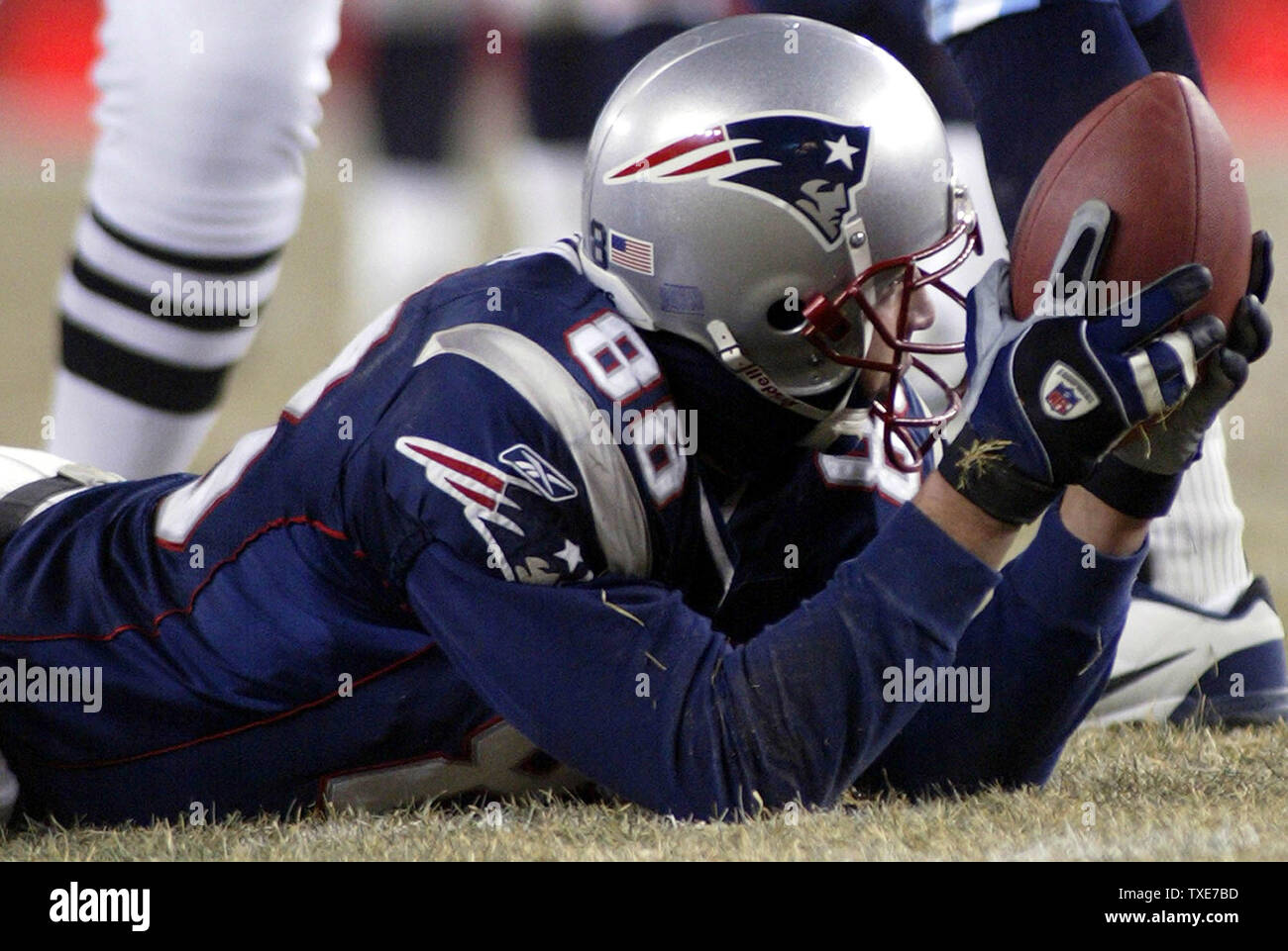 Tight end Christian Fauria, of the New England Patriots, holds up the ...
