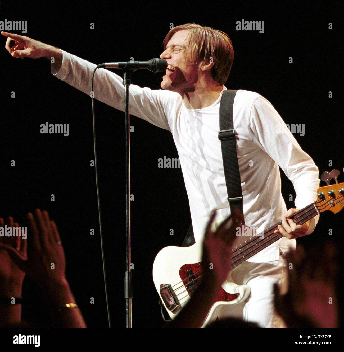 VAN2000012413 - 24 JANUARY 2000 - VANCOUVER, BC, CANADA: Playing bass ...