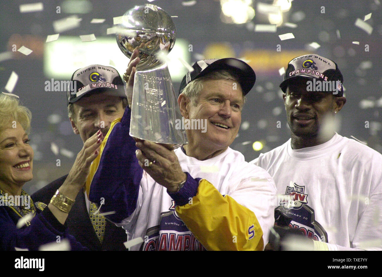 ATL2000013040- 30 JANUARY 2000 - ATLANTA, GEORGIA, USA: Rams coach Dick ...