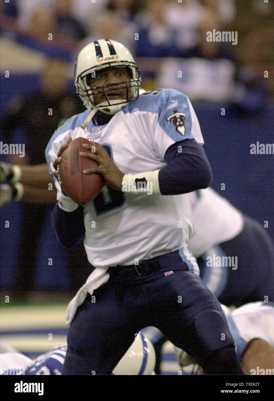 Steve mcnair titans colts hi-res stock photography and images - Alamy