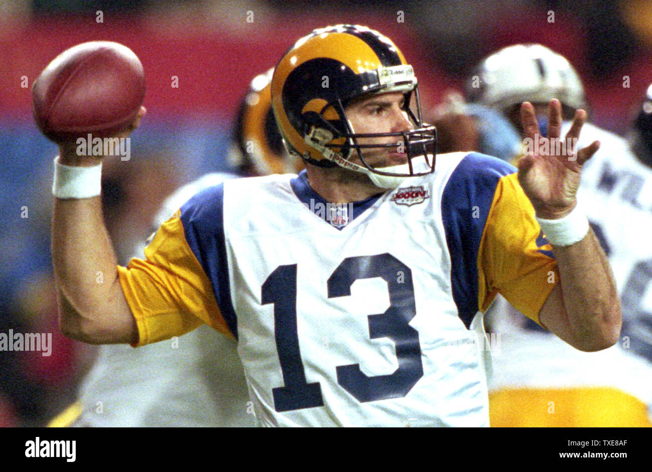 ATL2000013033 - 30 JANUARY 2000 - ATLANTA, GEORGIA, USA: The Rams QB ...