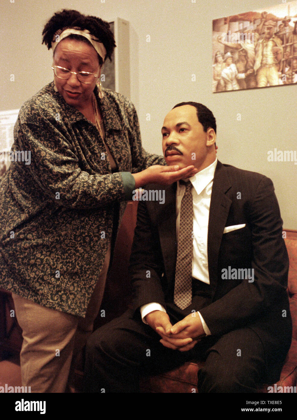 SLP2000011702 - 17 JANUARY 2000 - ST. LOUIS, MISSOURI, USA: Lois Conley ...
