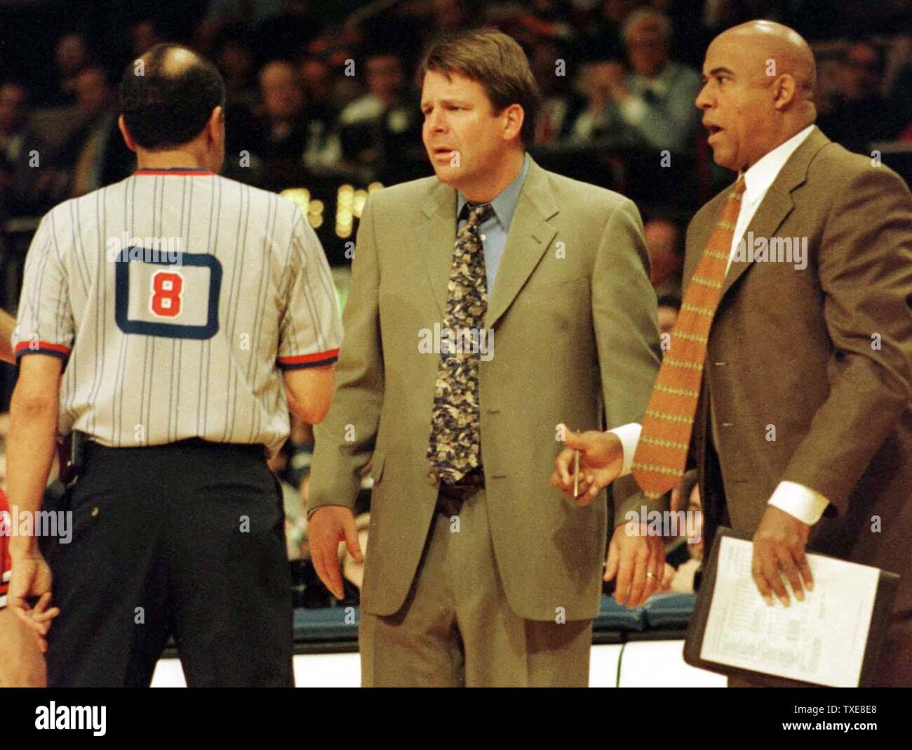 NYP2000011105-NEW YORK, NEW YORK, USA: Chicago Bull's head coach Tim ...