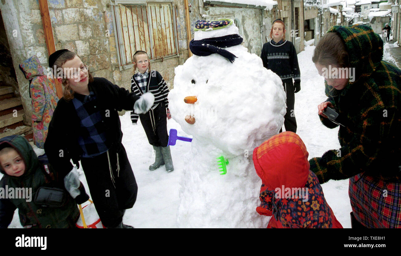 JER2000012807 - 28 JANUARY 2000 - JERUSALEM, ISRAEL: Ultra-Orthodox ...