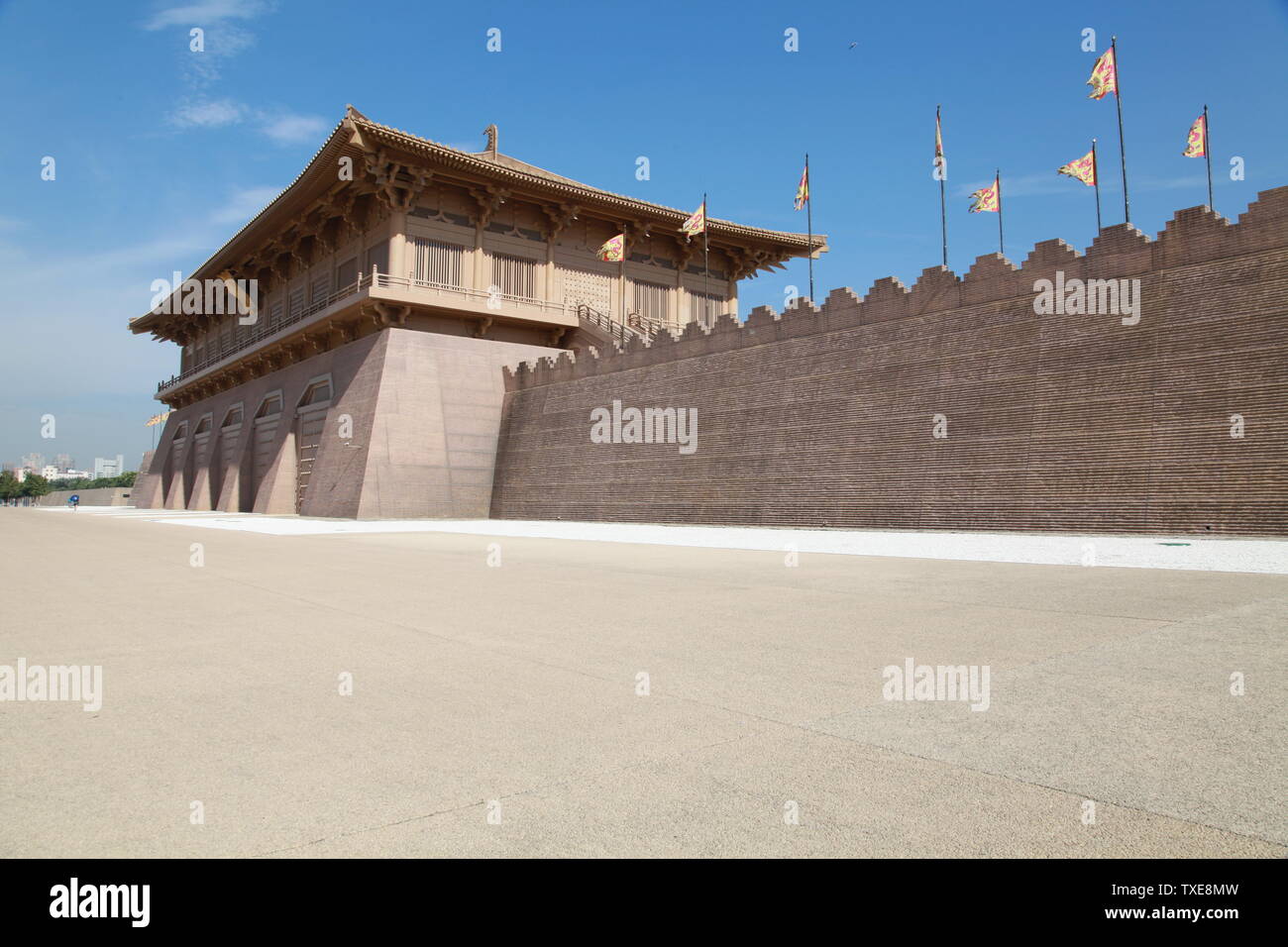 Daming palace national site park hi-res stock photography and images ...