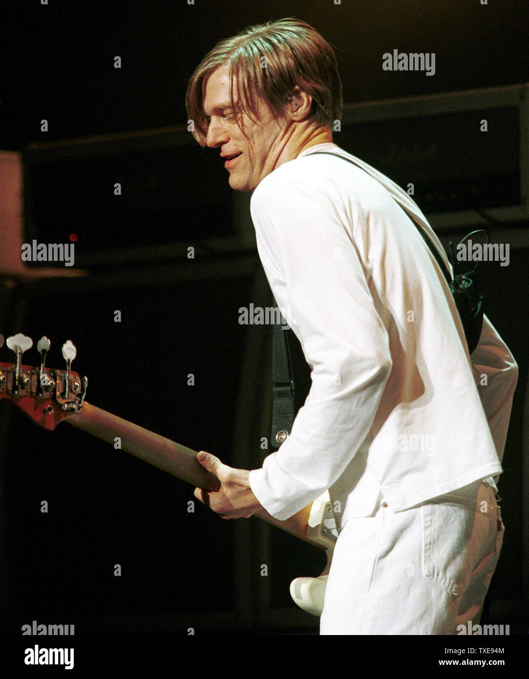 VAN2000012414 - 24 JANUARY 2000 - VANCOUVER, BC, CANADA: Playing bass ...