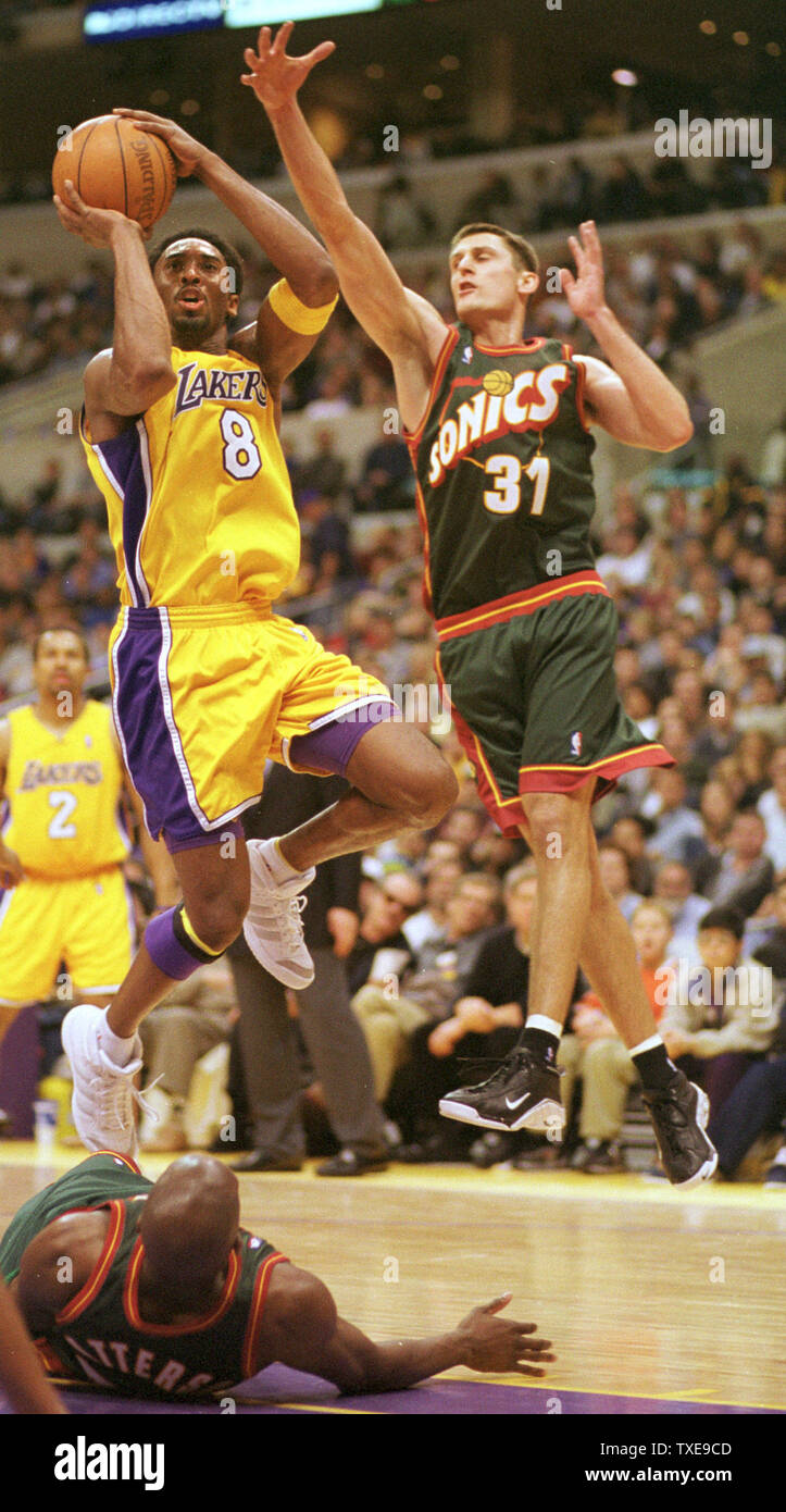 Kobe bryant 2000 hi-res stock photography and images - Alamy
