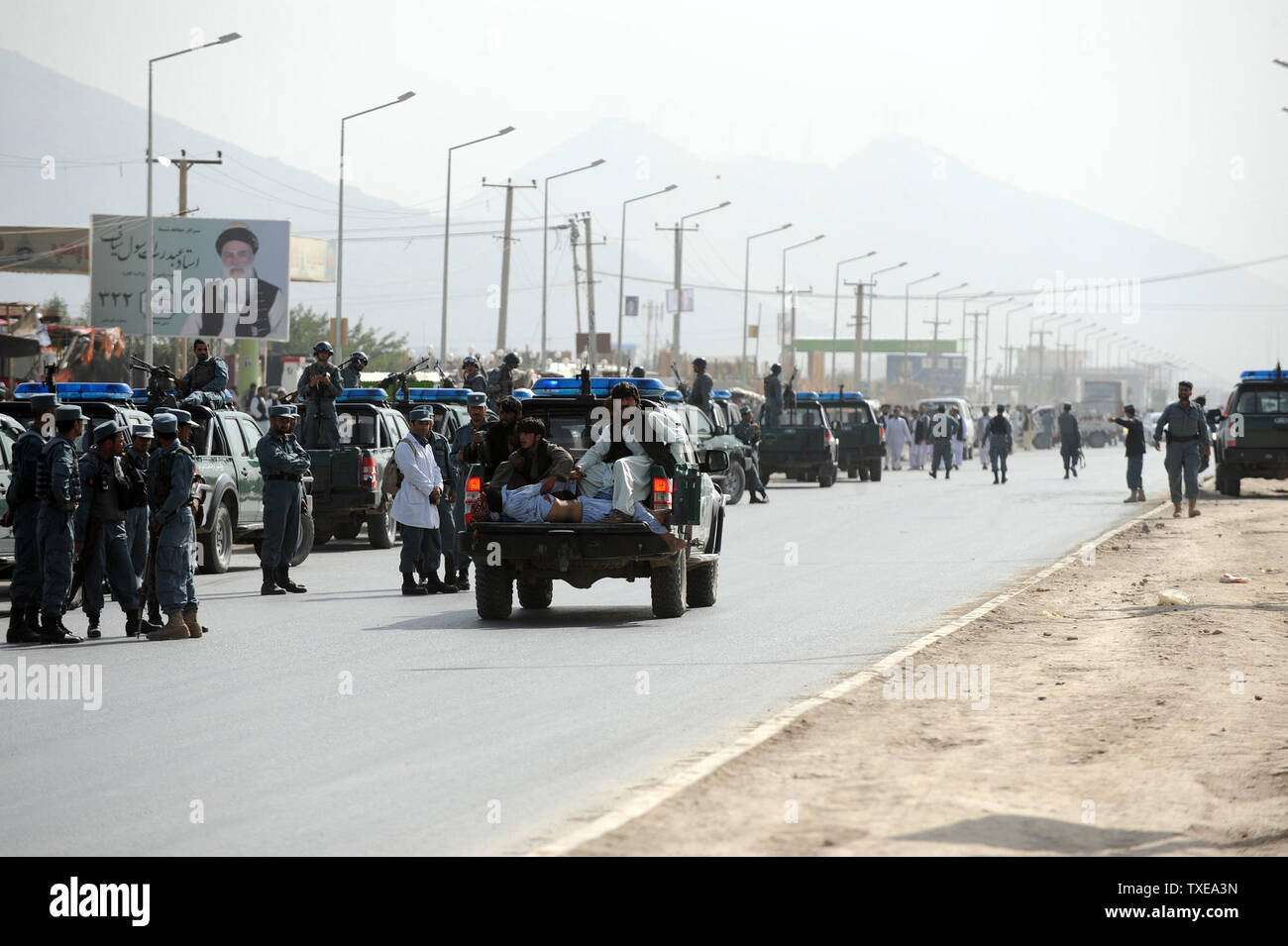 Hundreds of riot police man hi-res stock photography and images - Alamy