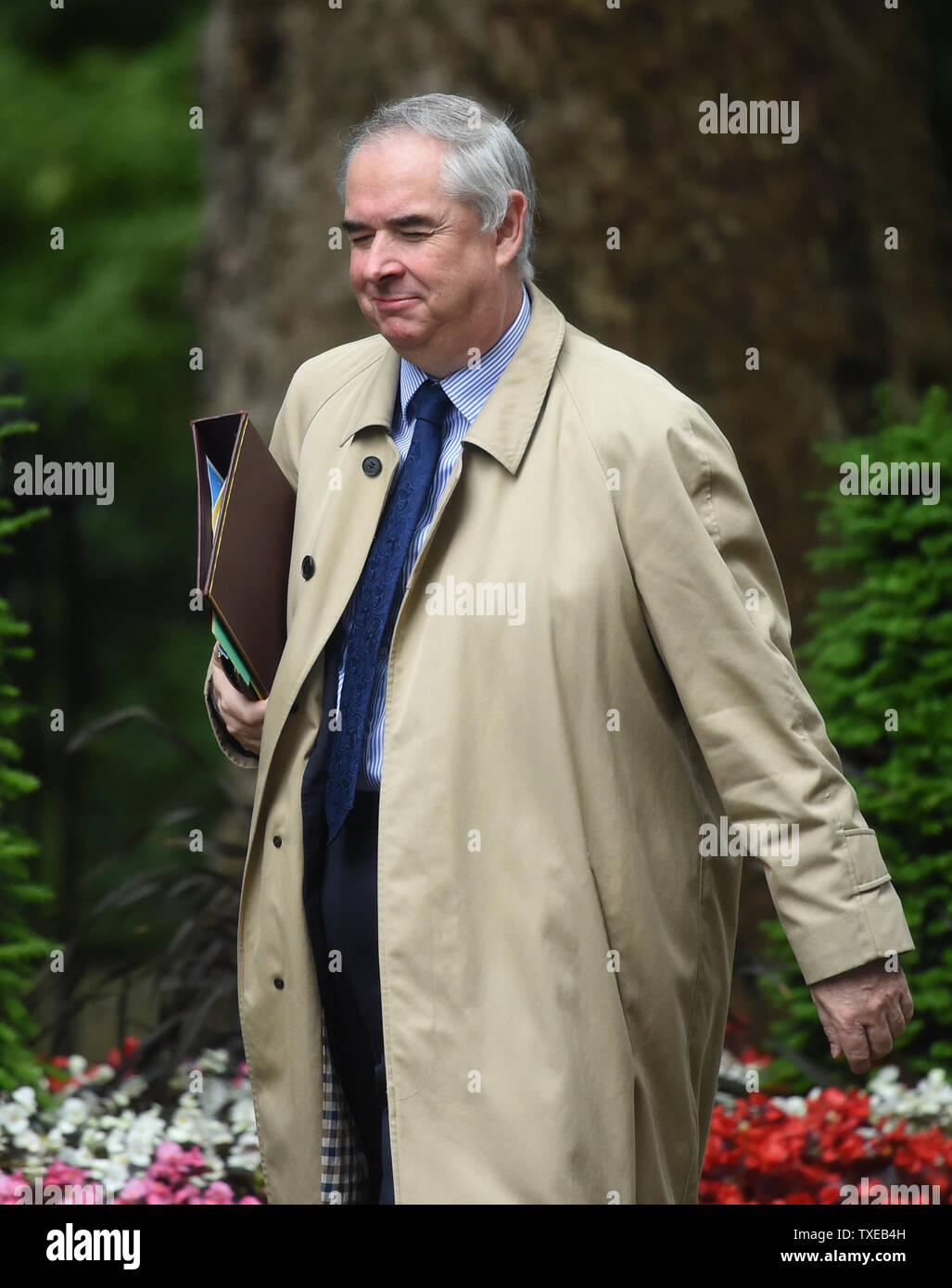 Attorney General Geoffrey Cox arrives for a cabinet meeting at 10 ...