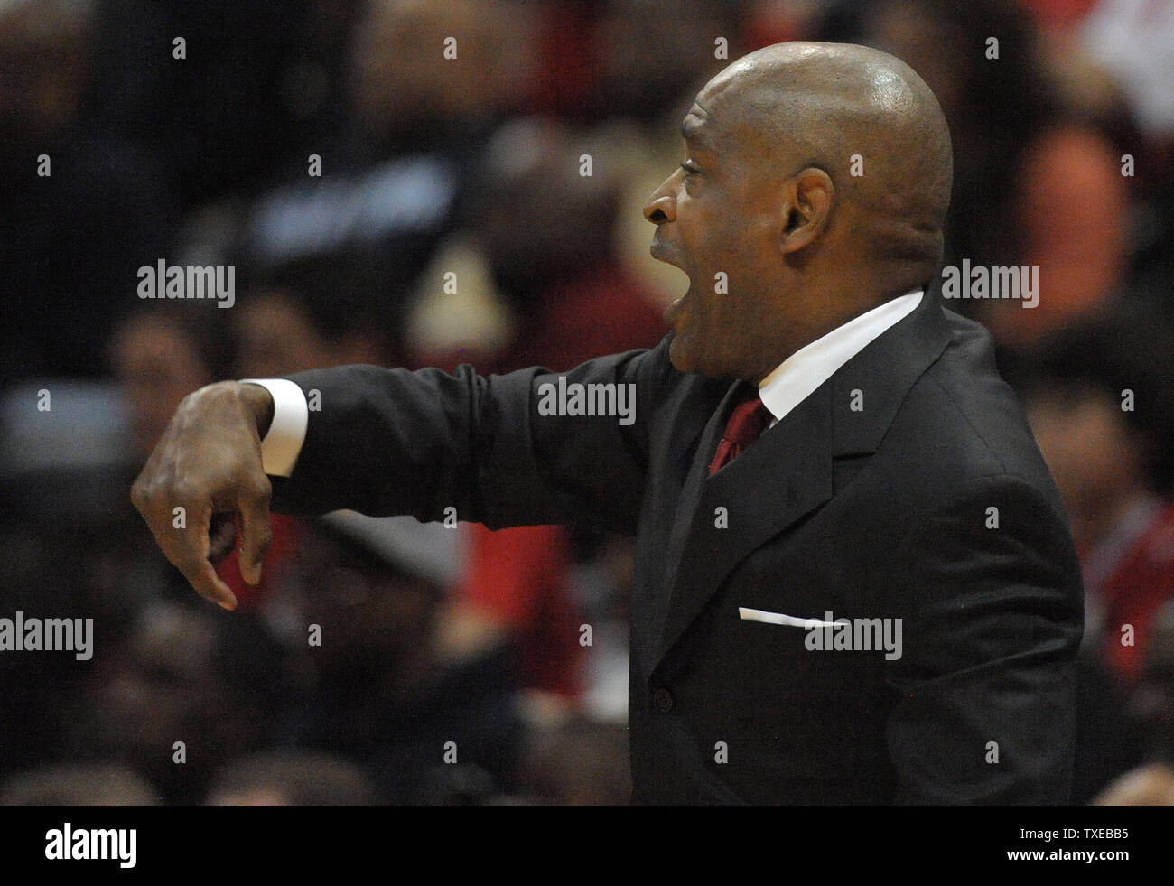 Atlanta Hawks head coach Larry Drew reacts in the second half of their ...