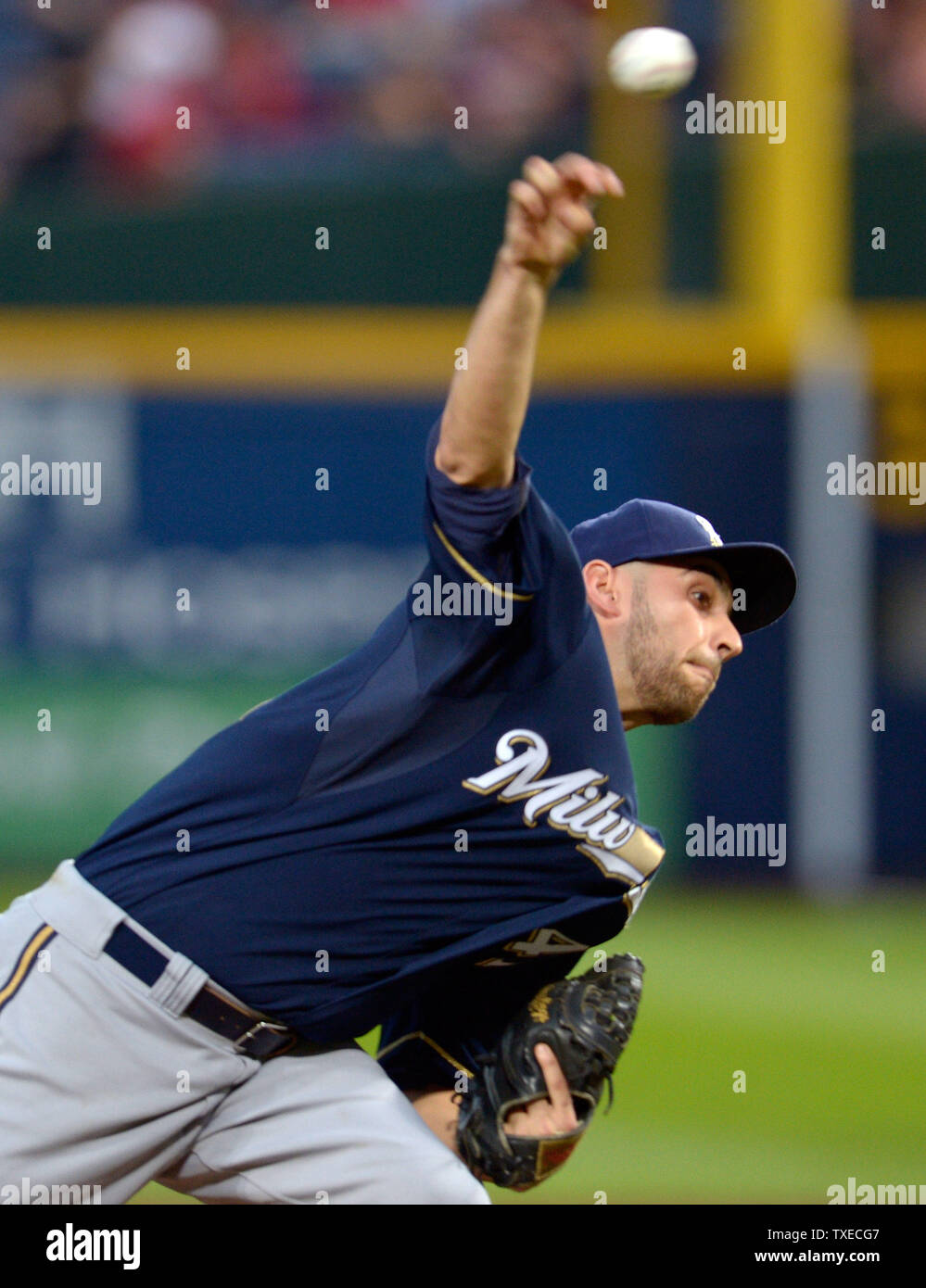 Milwaukee Brewers pitcher Marco Estrada delivers to the Atlanta Braves ...