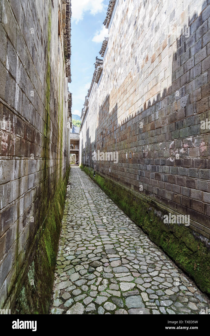 Rural alley alley Stock Photo - Alamy