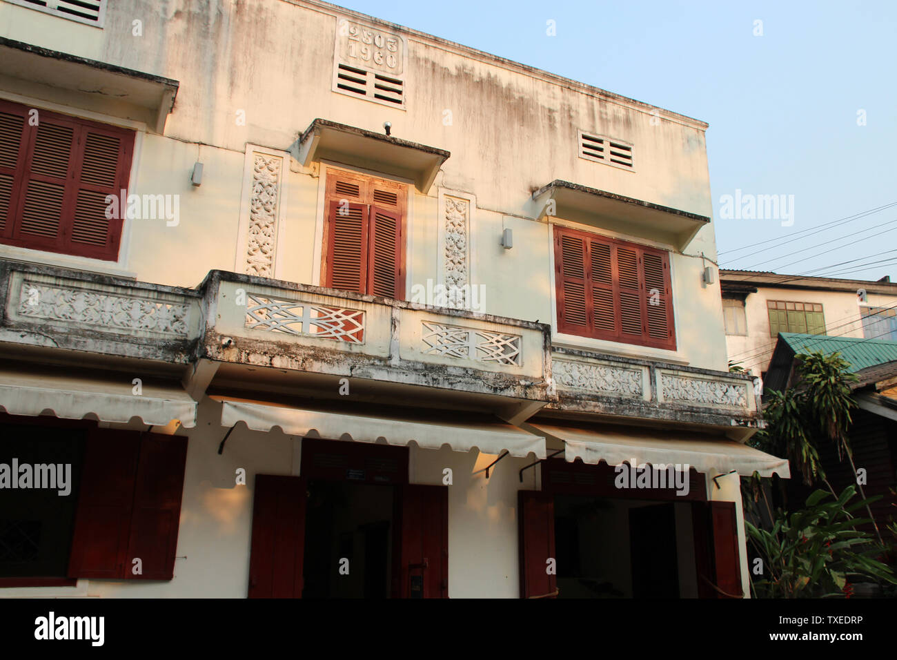 Lao maison hi-res stock photography and images - Alamy
