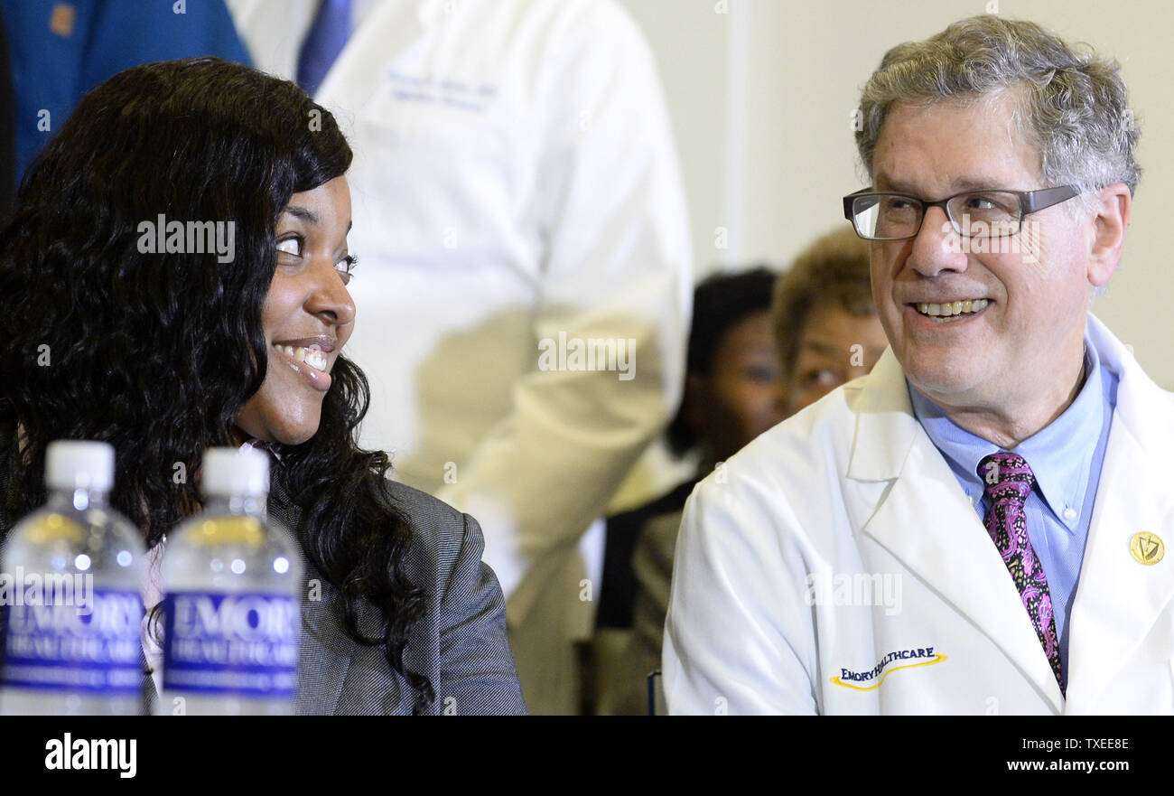 Amber Vinson (L), one of two nurses from Dallas who contracted the ...