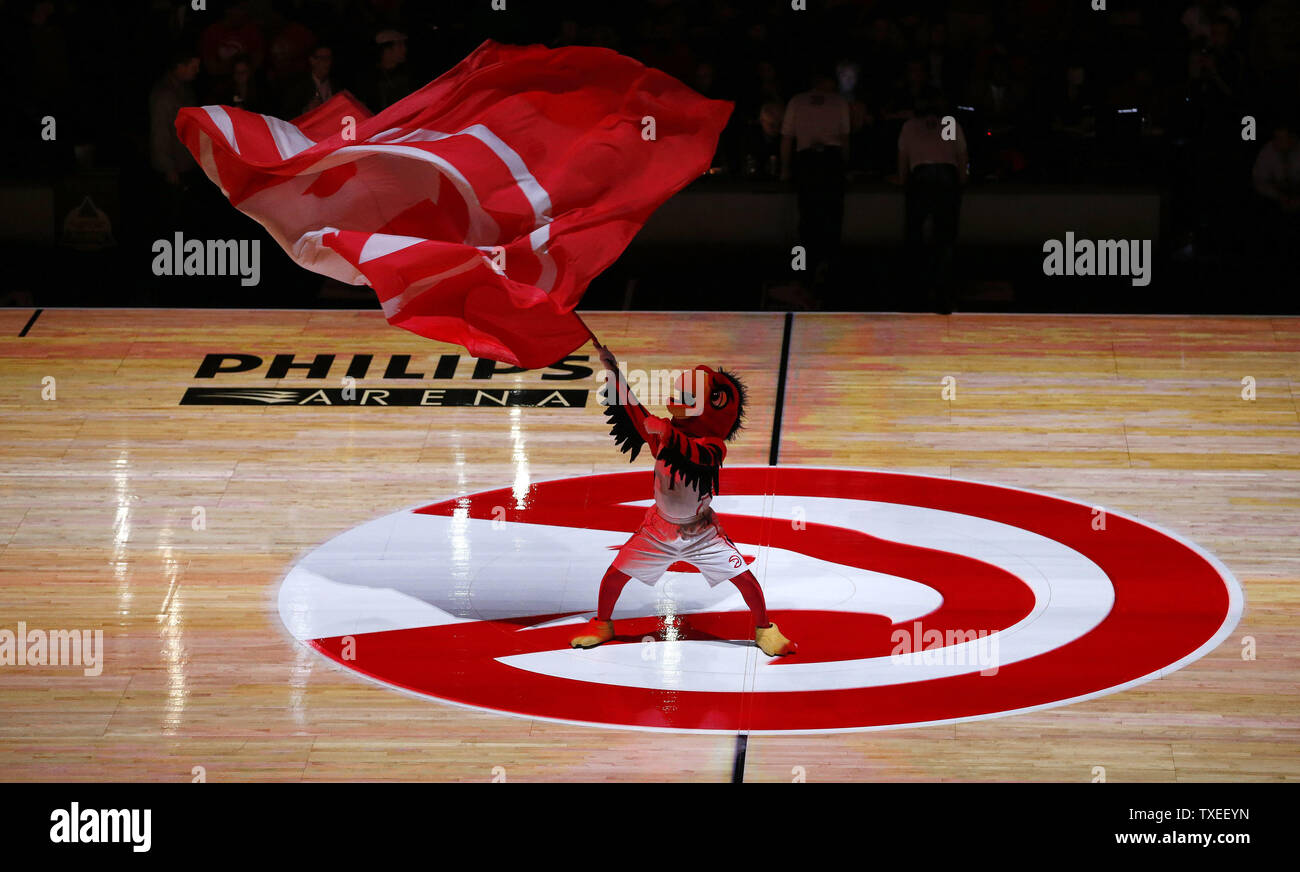 Harry the hawk nba hi-res stock photography and images - Alamy