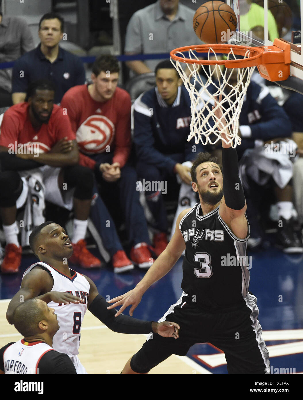 San Antonio Spurs forward Marco Belinelli (3) shoots over Atlanta Hawks ...