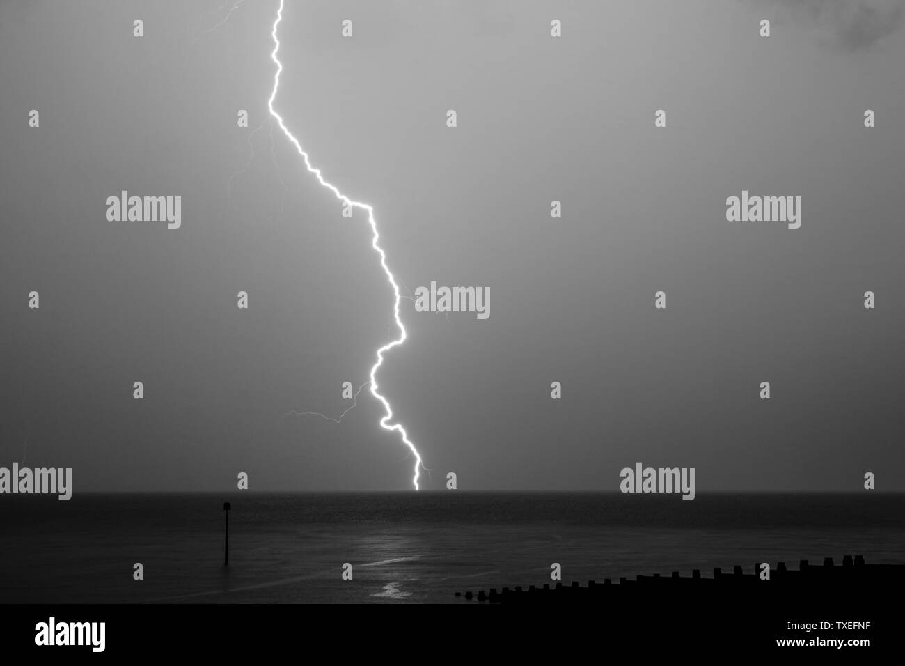 Lightning lightning strike Black and White Stock Photos & Images - Alamy