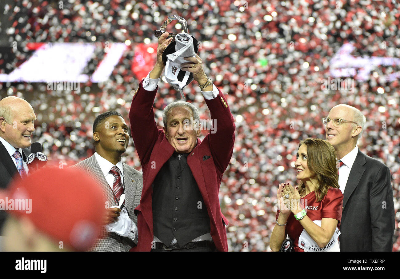 George halas trophy hi-res stock photography and images - Alamy