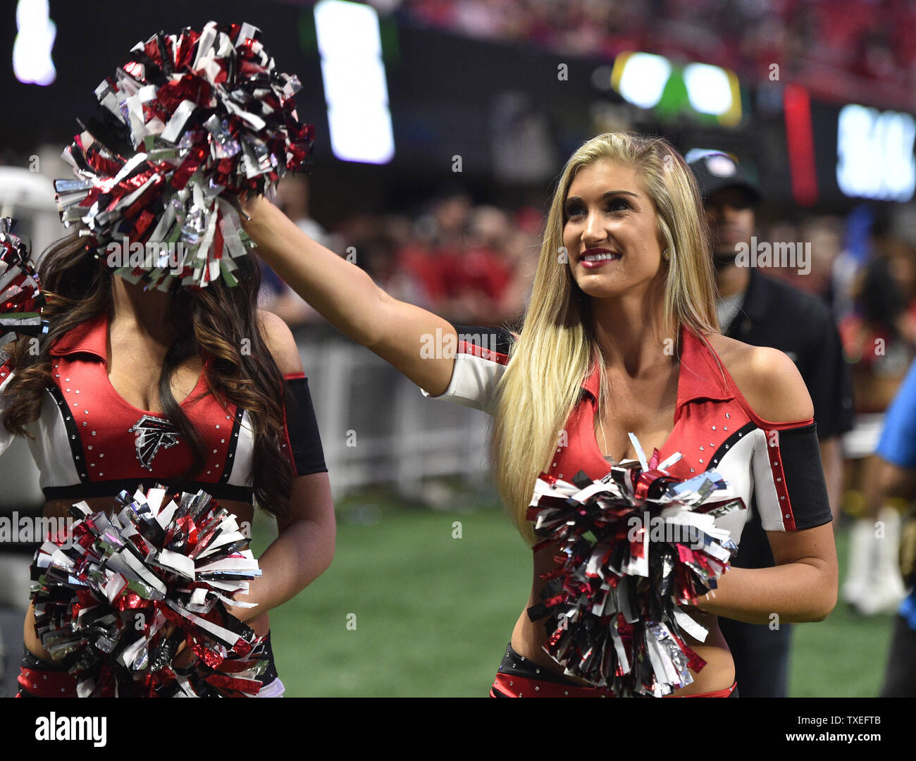 Atlanta falcons cheerleaders hi-res stock photography and images - Alamy