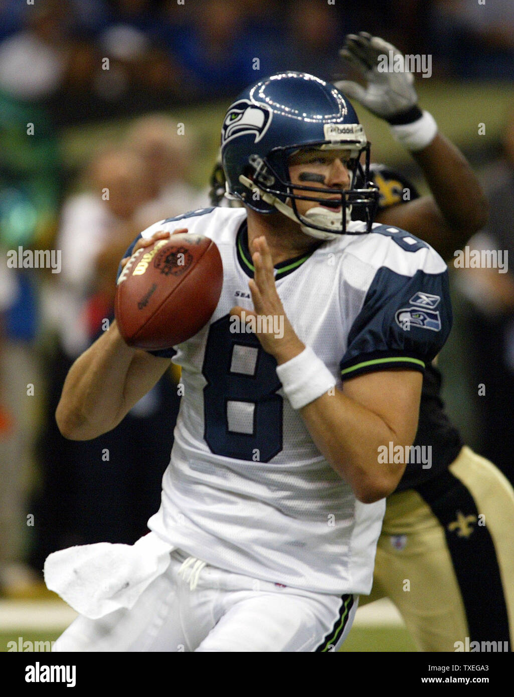 Seattle Seahawks quarterback Matt Hasselbeck prepares to pass the ball ...