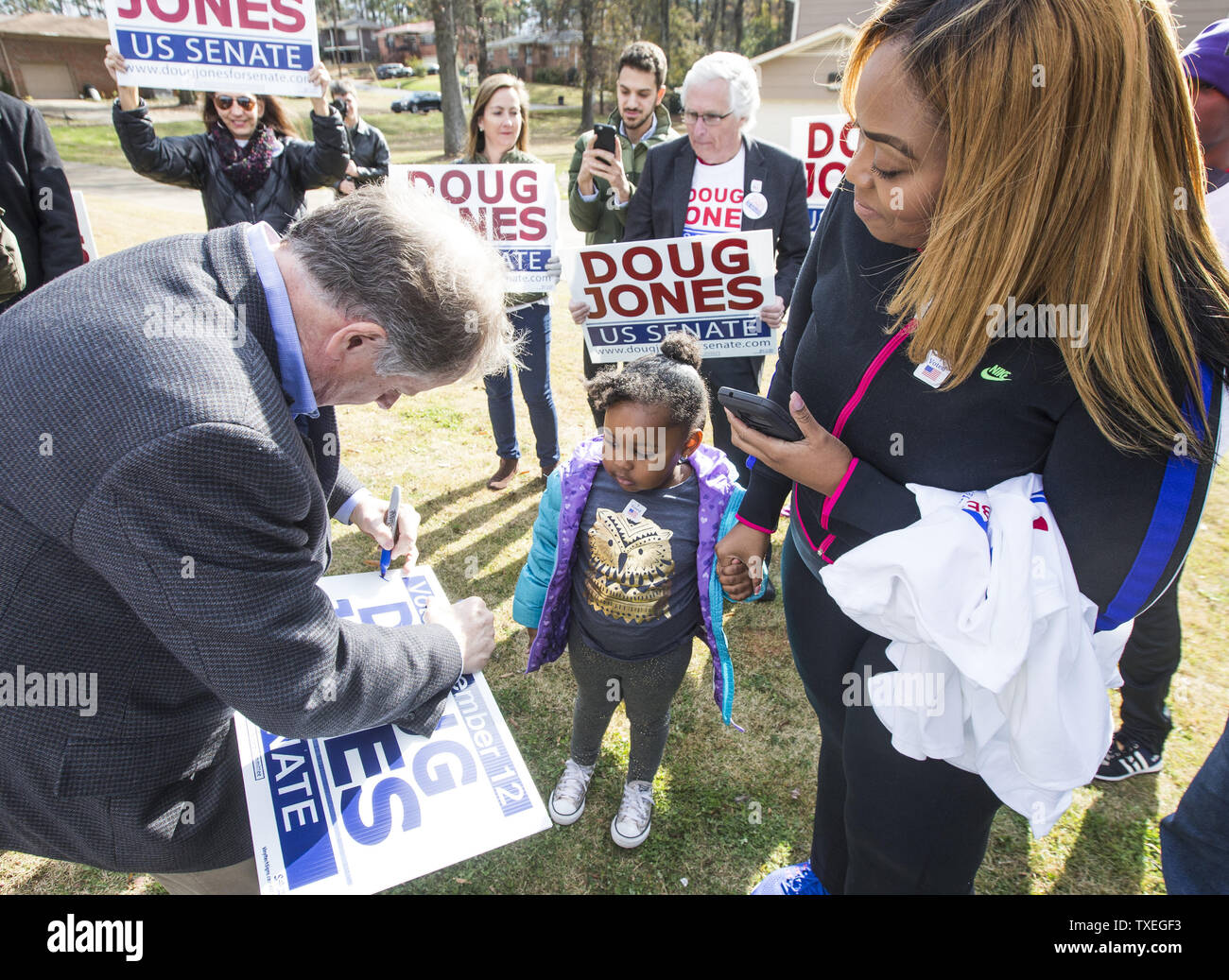 Judge roy moore campaign sign hi-res stock photography and images - Alamy
