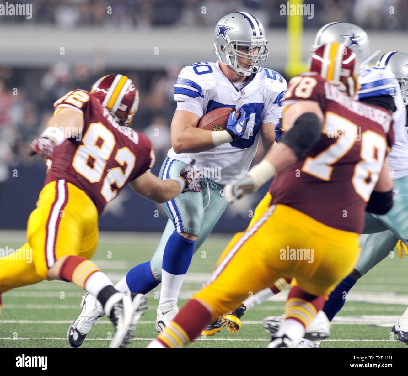 Dallas Cowboys Sean Lee returns an interception against the Washington ...