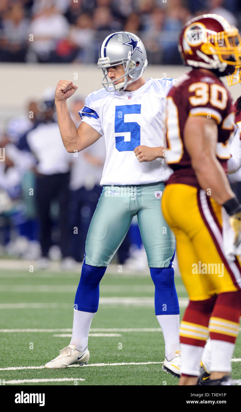 Dallas Cowboys Dan Bailey celebrates his game winning sixth field goal ...