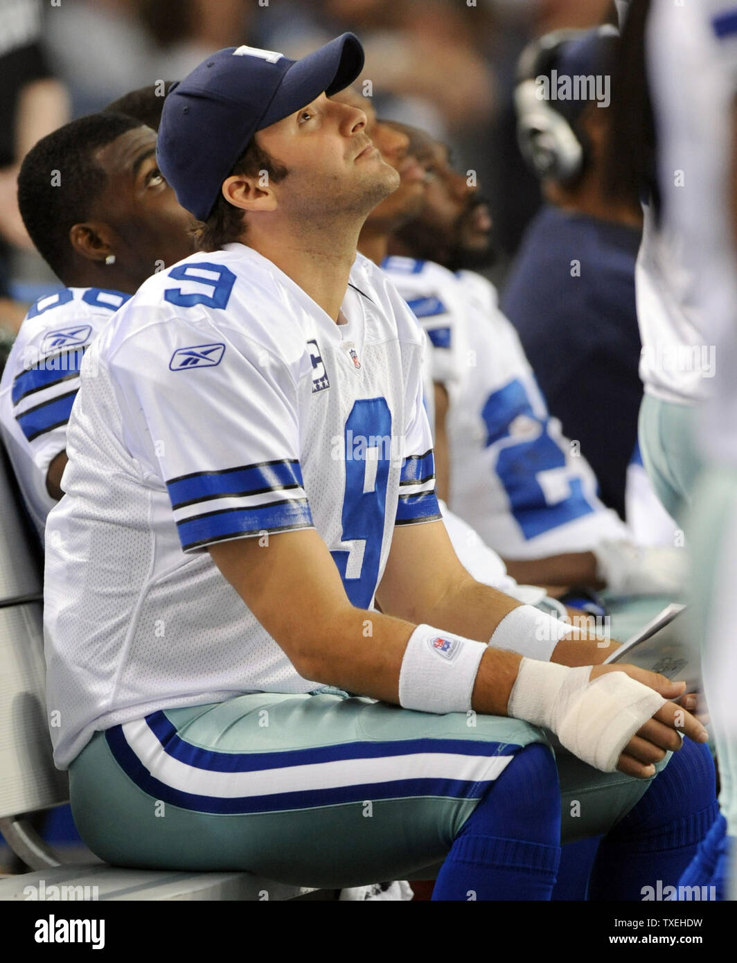 Tony romo hand hi-res stock photography and images - Alamy