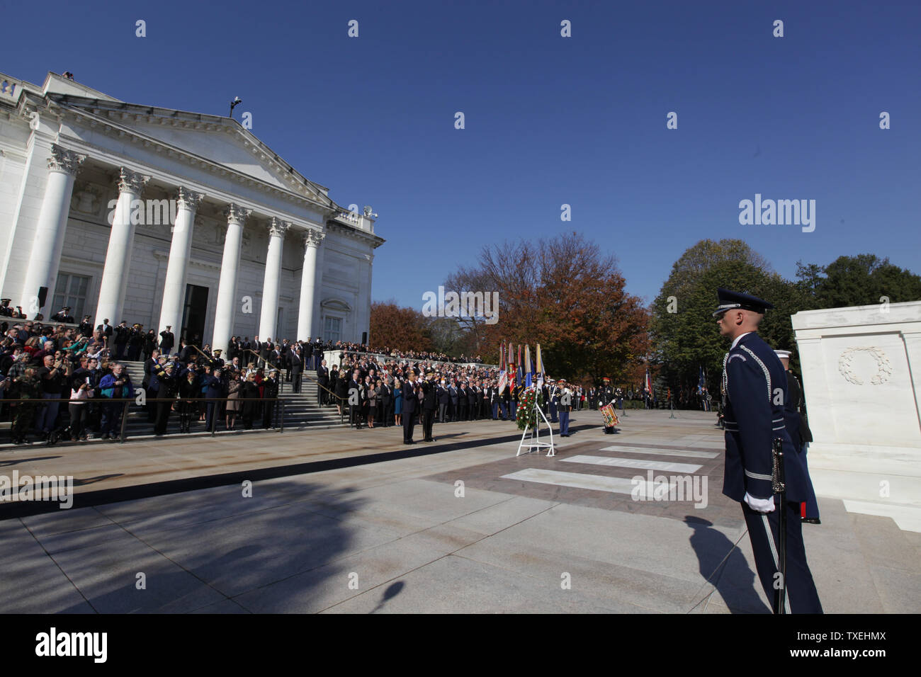 President Barack Obama, with Maj. General Michael S. Linnington, takes ...