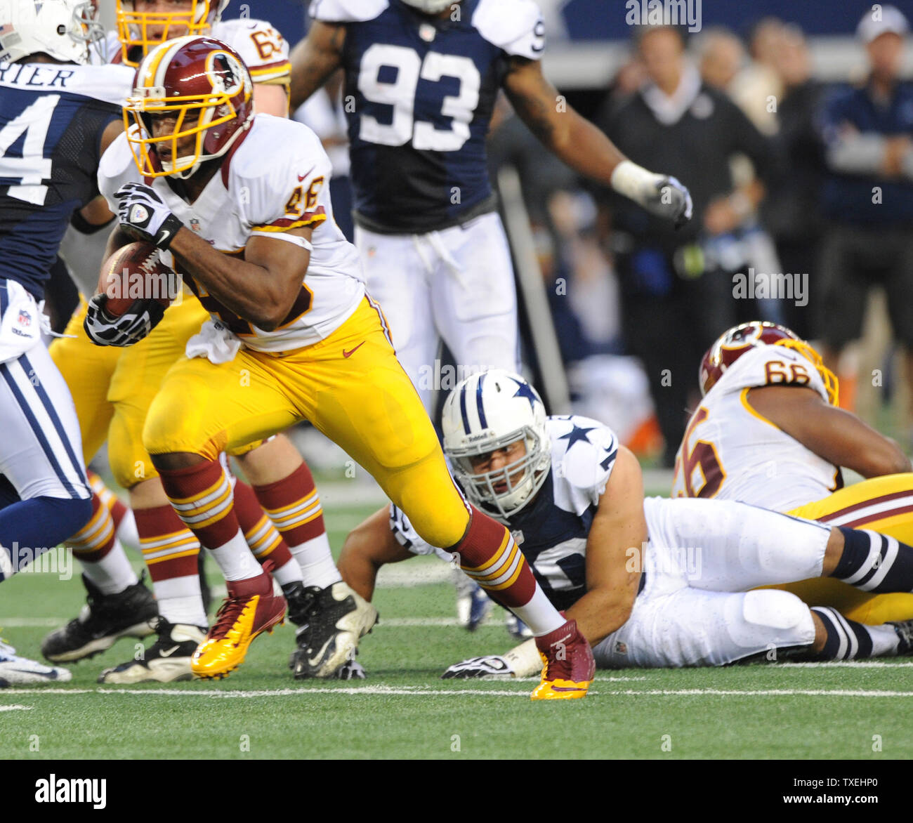 Washington Redskins Darrel Young rushes against the Dallas Cowboys at ...