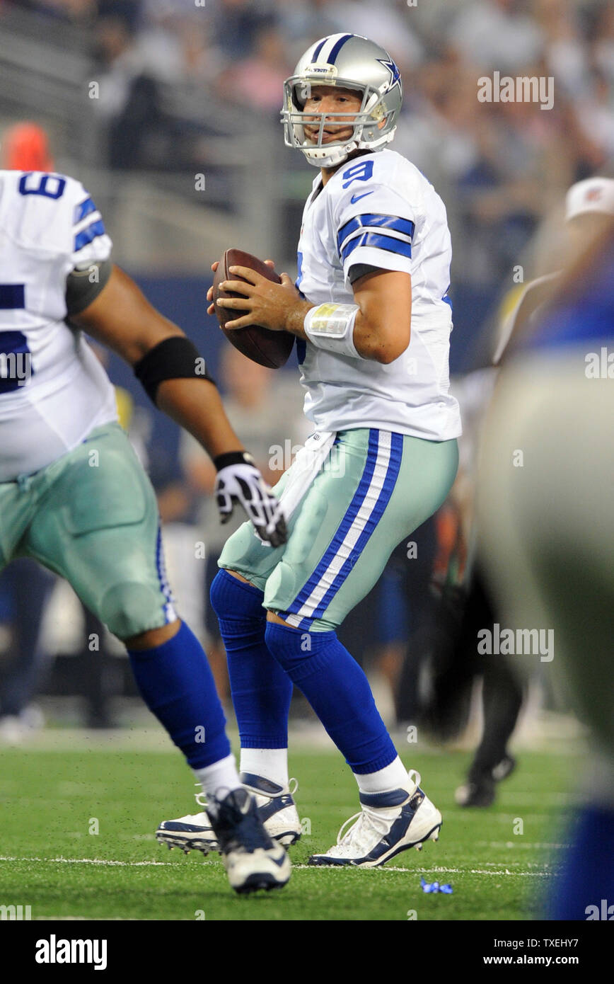 Dallas Cowboys Tony Romo looks to throw against the New York Giants at ...