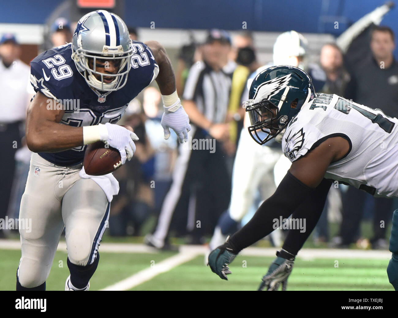 Dallas Cowboys DeMarco Murray rushes against the Philadelphia Eagles ...