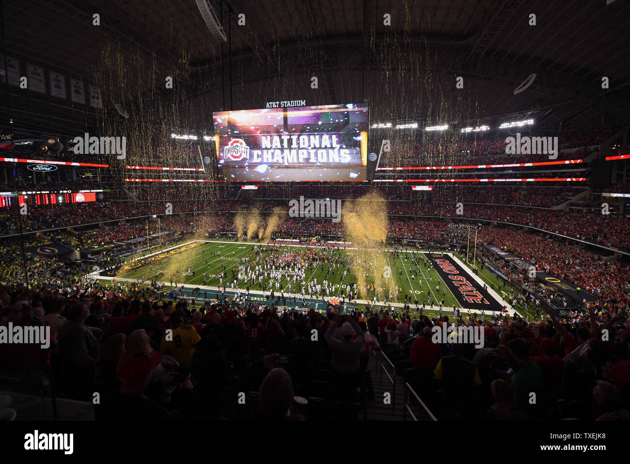 Ohio State Buckeyes celebrate beating the Oregon Ducks 42-20 during the ...