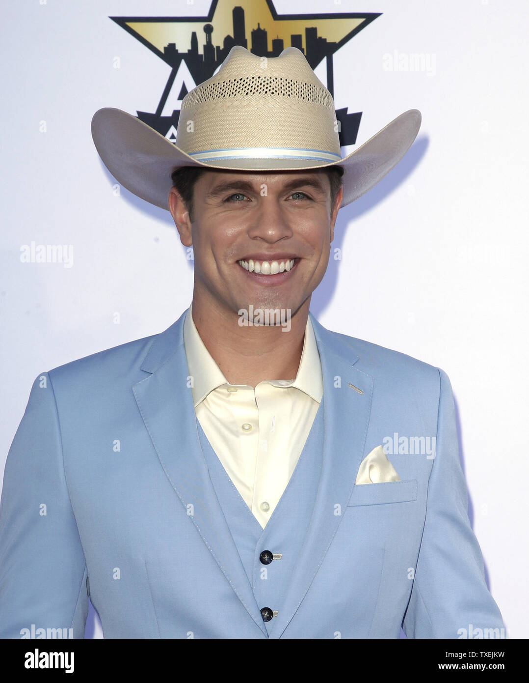 Singer Dustin Lynch arrives at the 50th annual Academy of Country Music ...