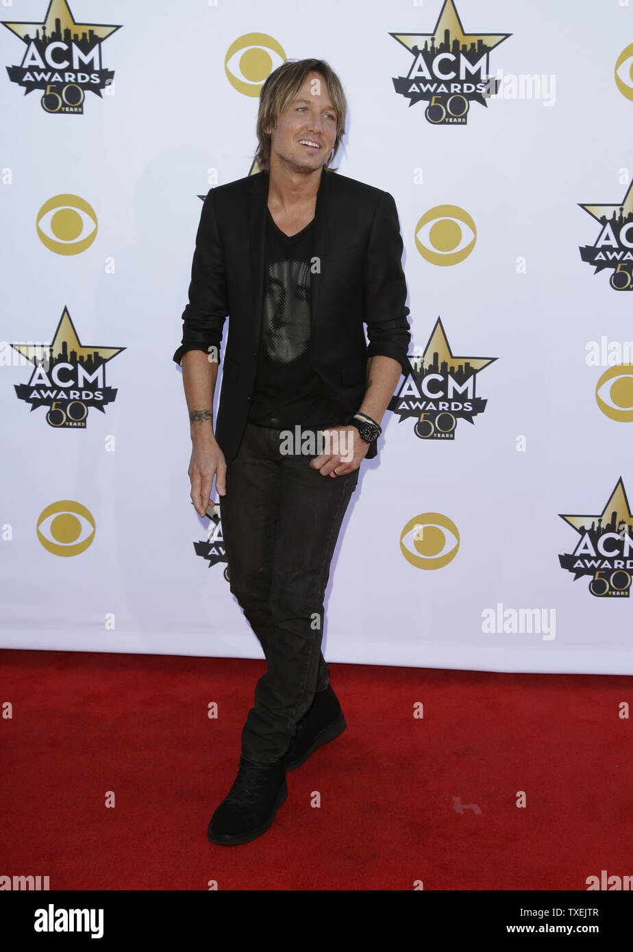 Singer Keith Urban arrives at the 50th annual Academy of Country Music ...