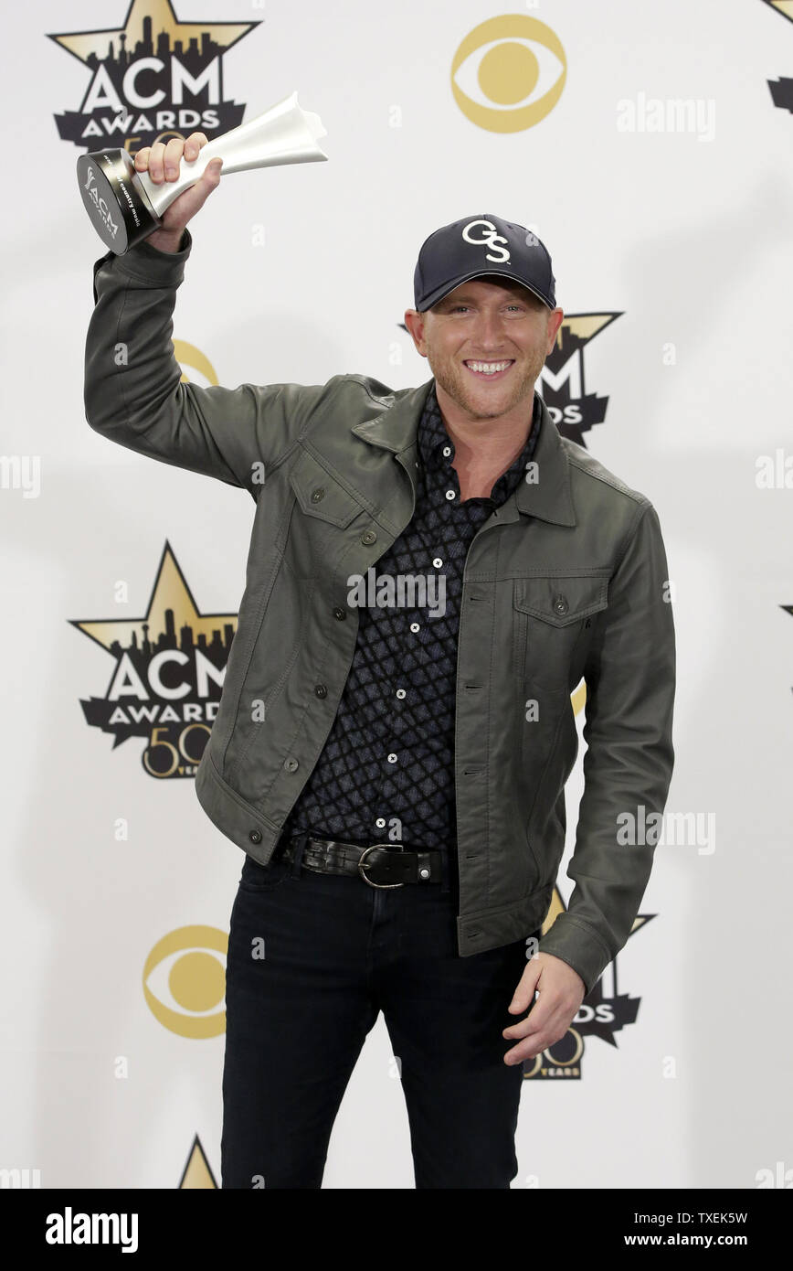 Cole Swindell poses backstage with the award for new artist of the year ...