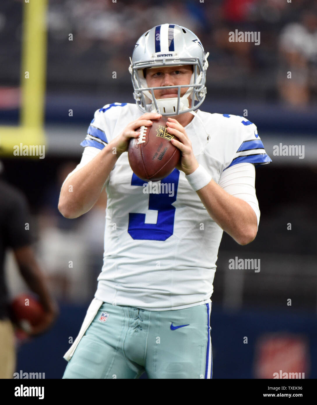 Dallas Cowboys quarterback Brandon Weeden warms up prior to facing the ...