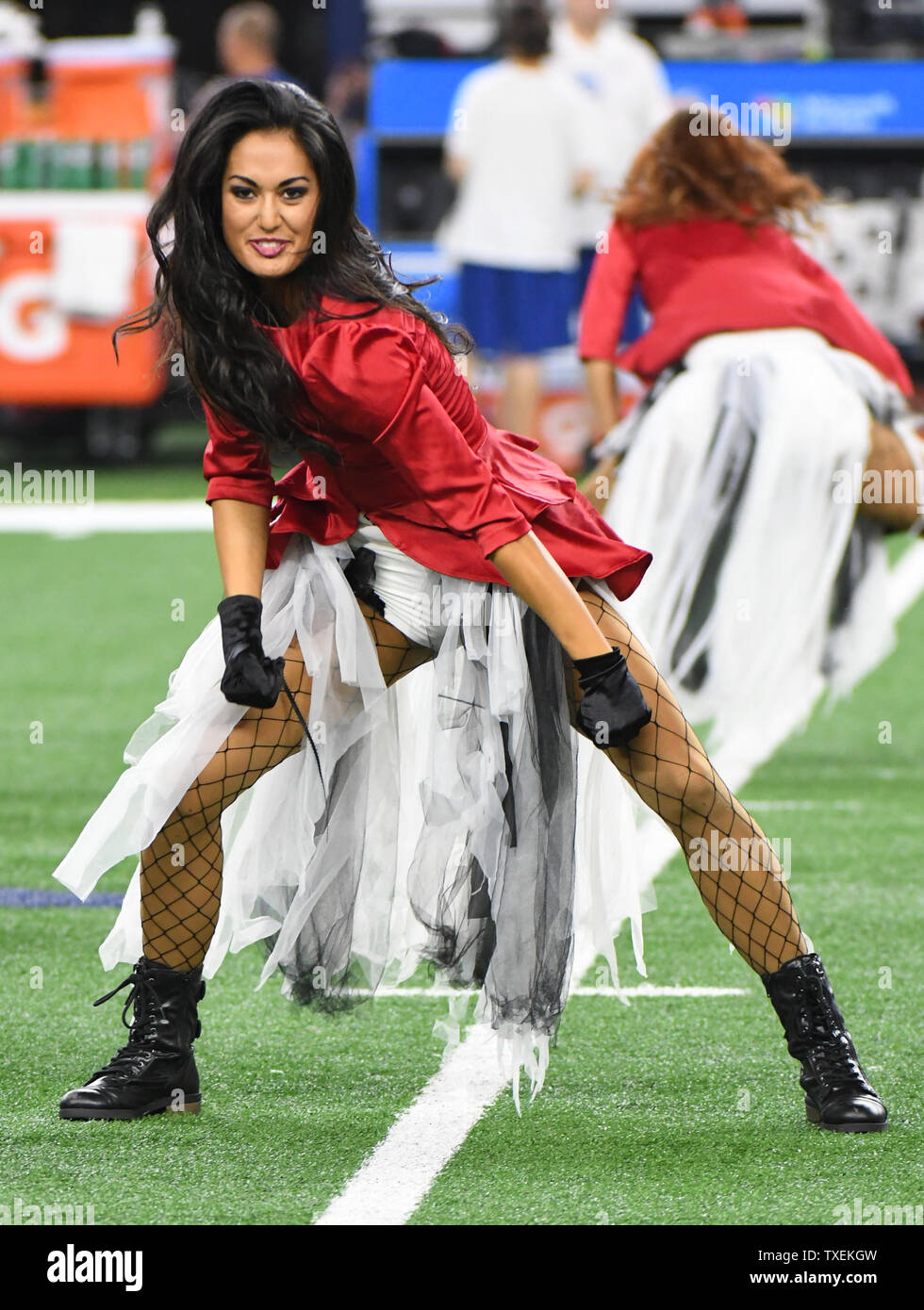 Dallas cowboys cheerleaders 2016 hi-res stock photography and images ...