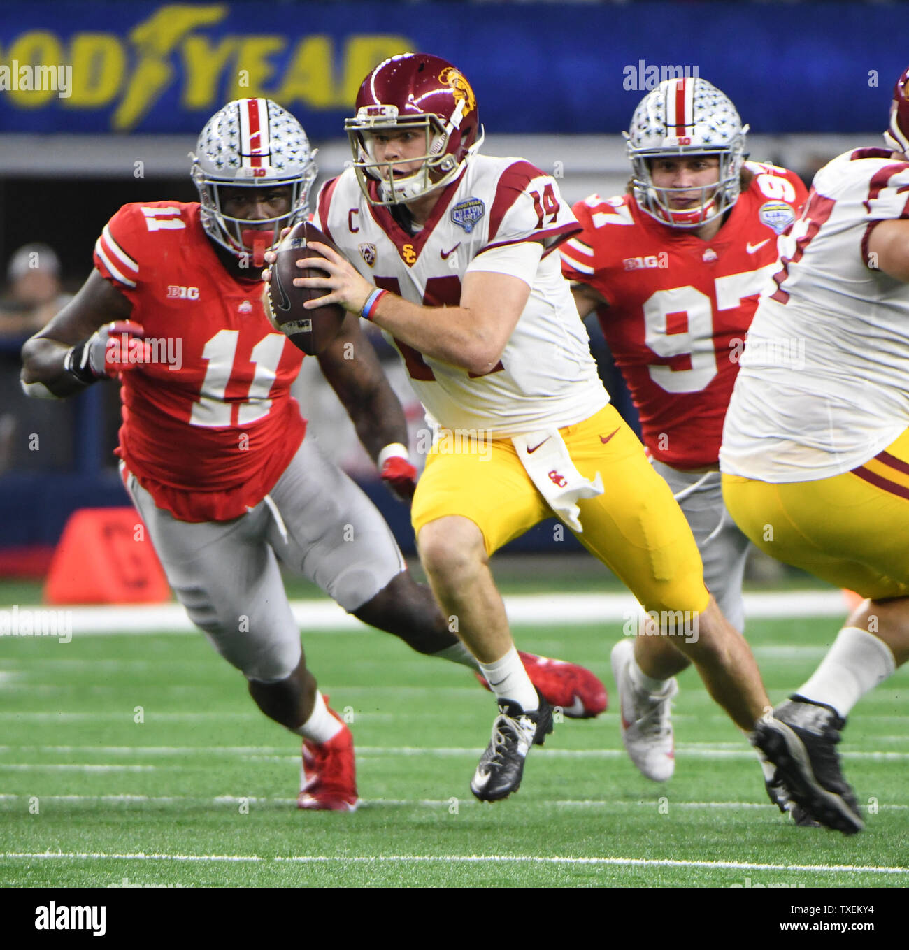 Quartrback hi-res stock photography and images - Alamy